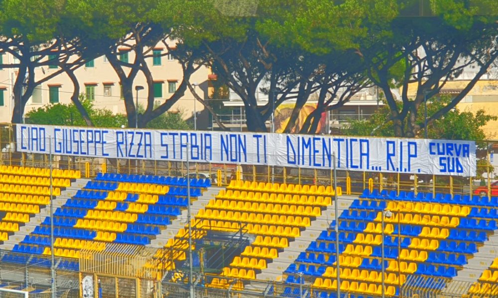 La Curva Sud ricorda Giuseppe Rizza con uno striscione: "Stabia non ti ...